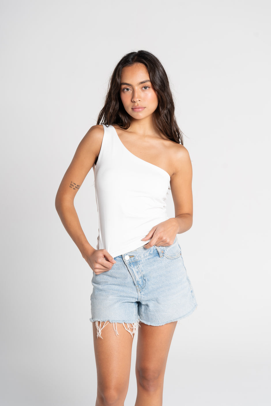 SLEEVLESS TOPS – outdated-eg