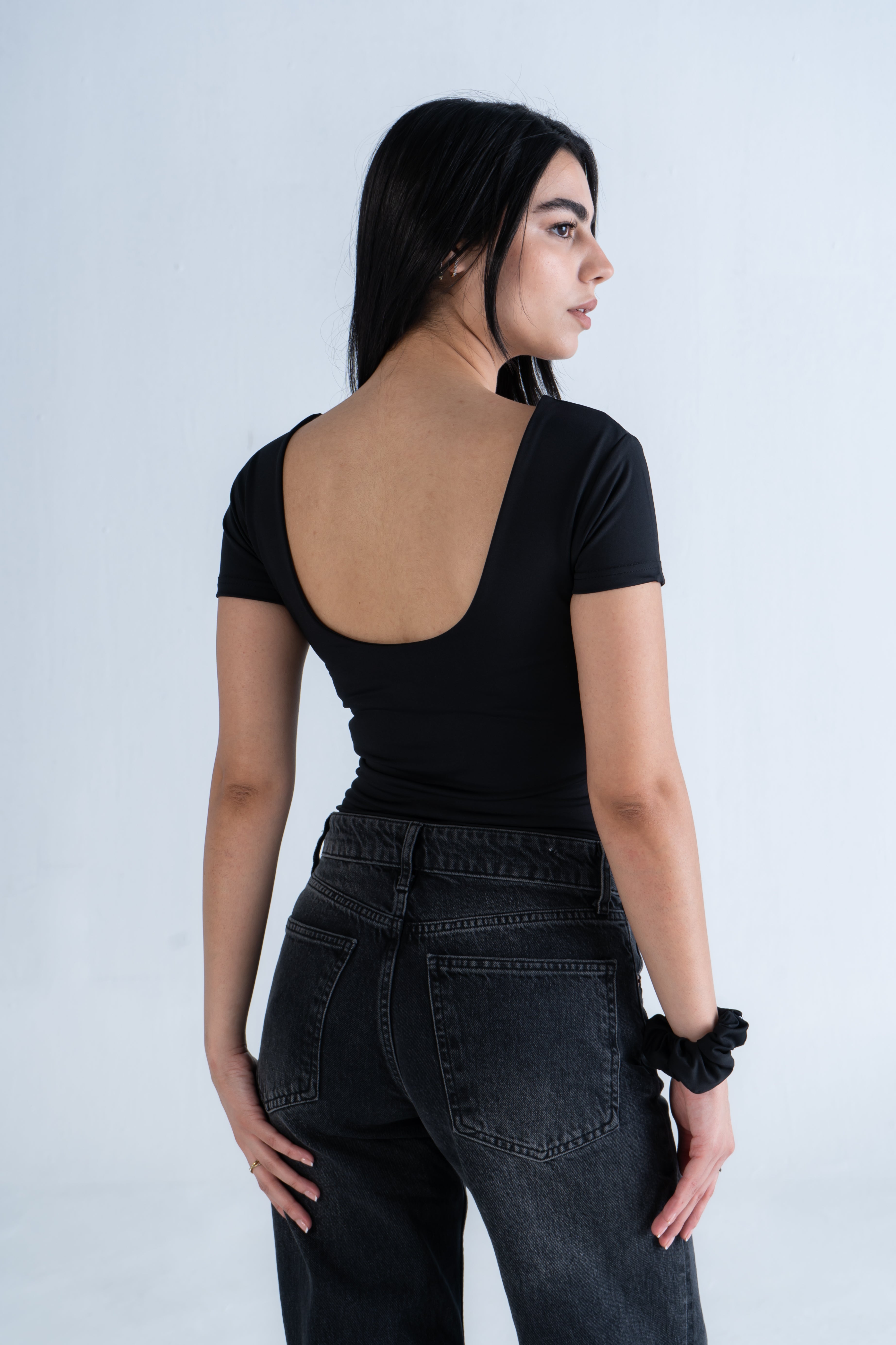 BACKLESS ROUND NECK – outdated-eg